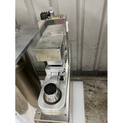 Yaskawa XU-RC400M-B03 300mm wafer robot w/ ERCR-SS33-B000 controller